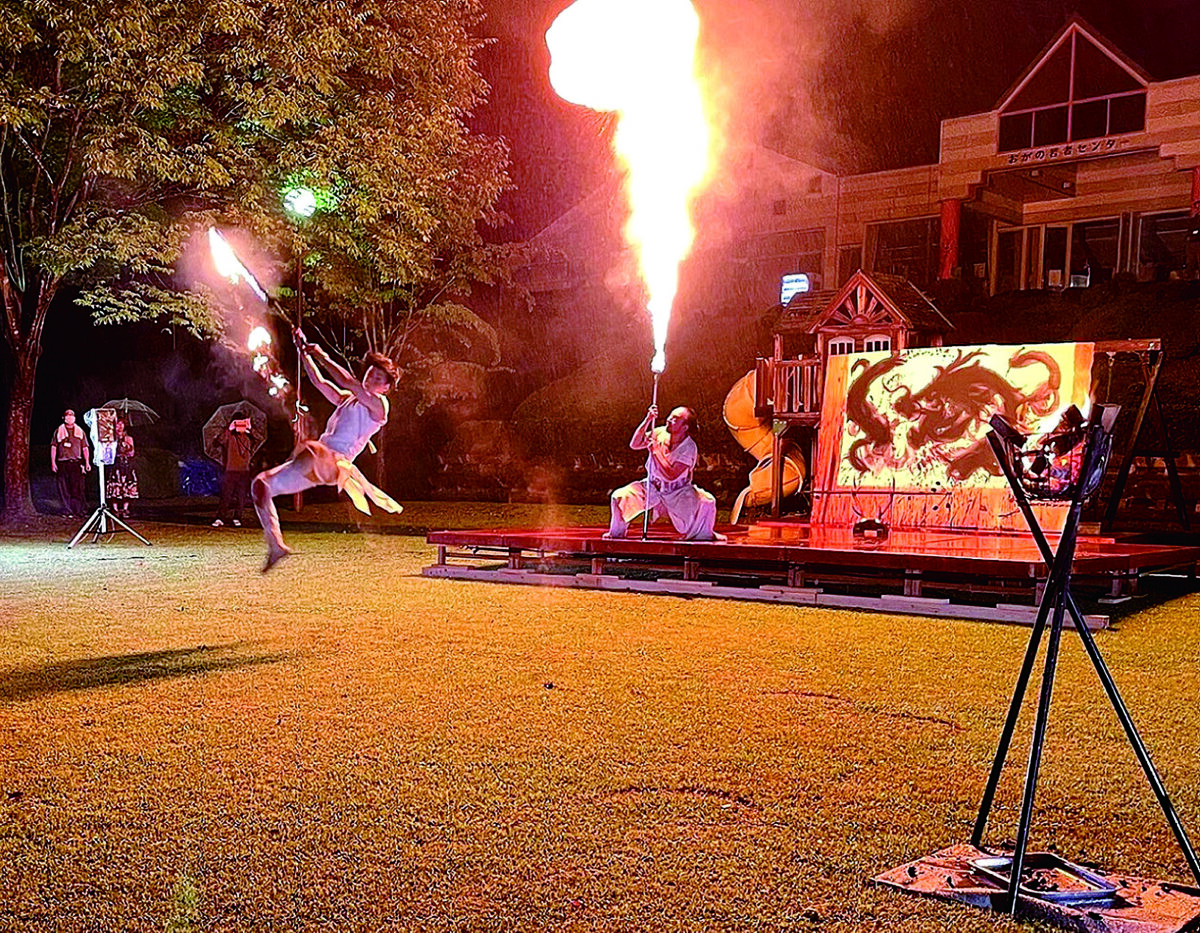 炎のパフォーマンス 小鹿野と秩父で魅了 | 埼玉新聞社 高校受験ナビ